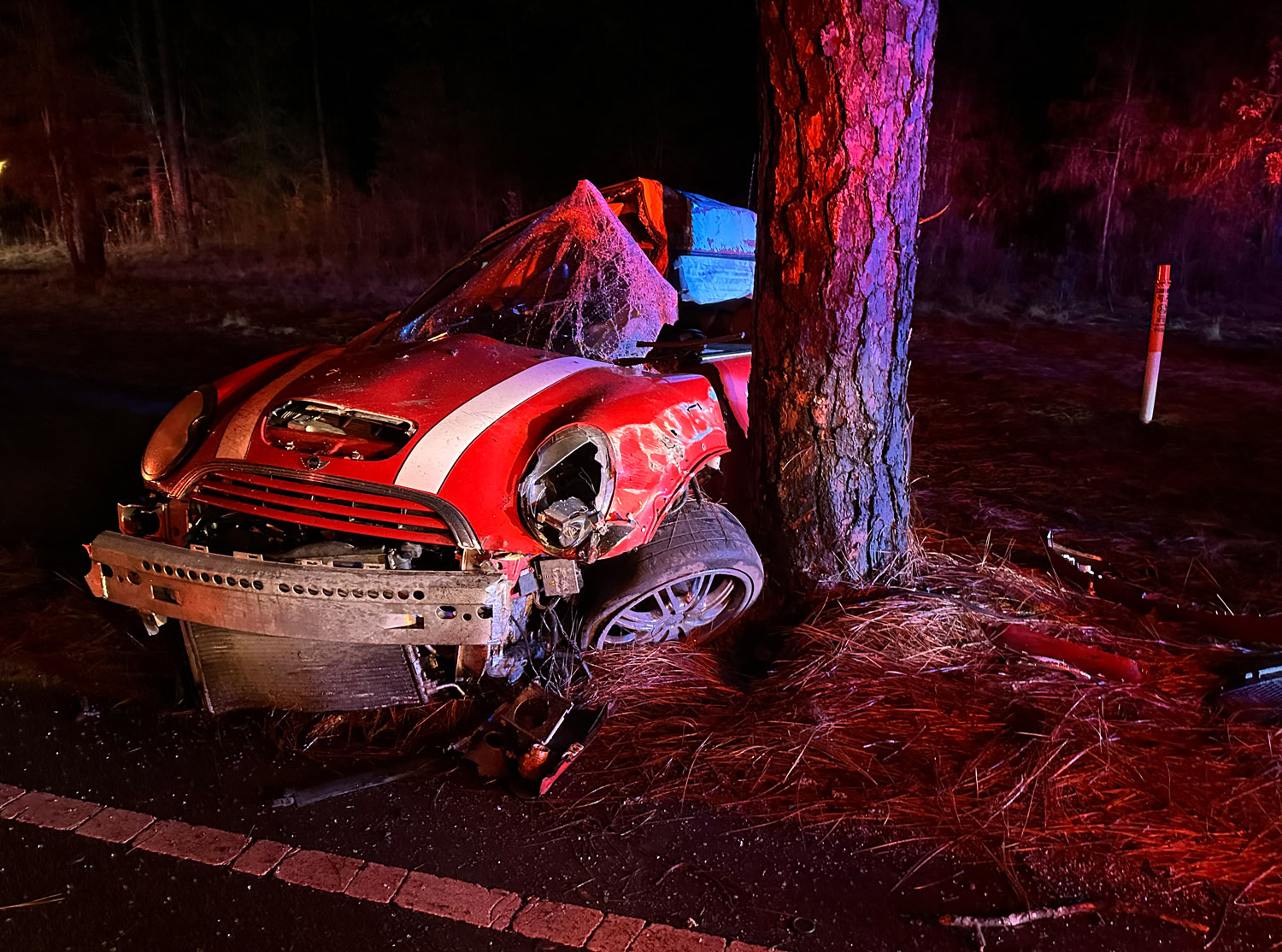 Car crashes into tree on Midland Road - Sandhills Sentinel